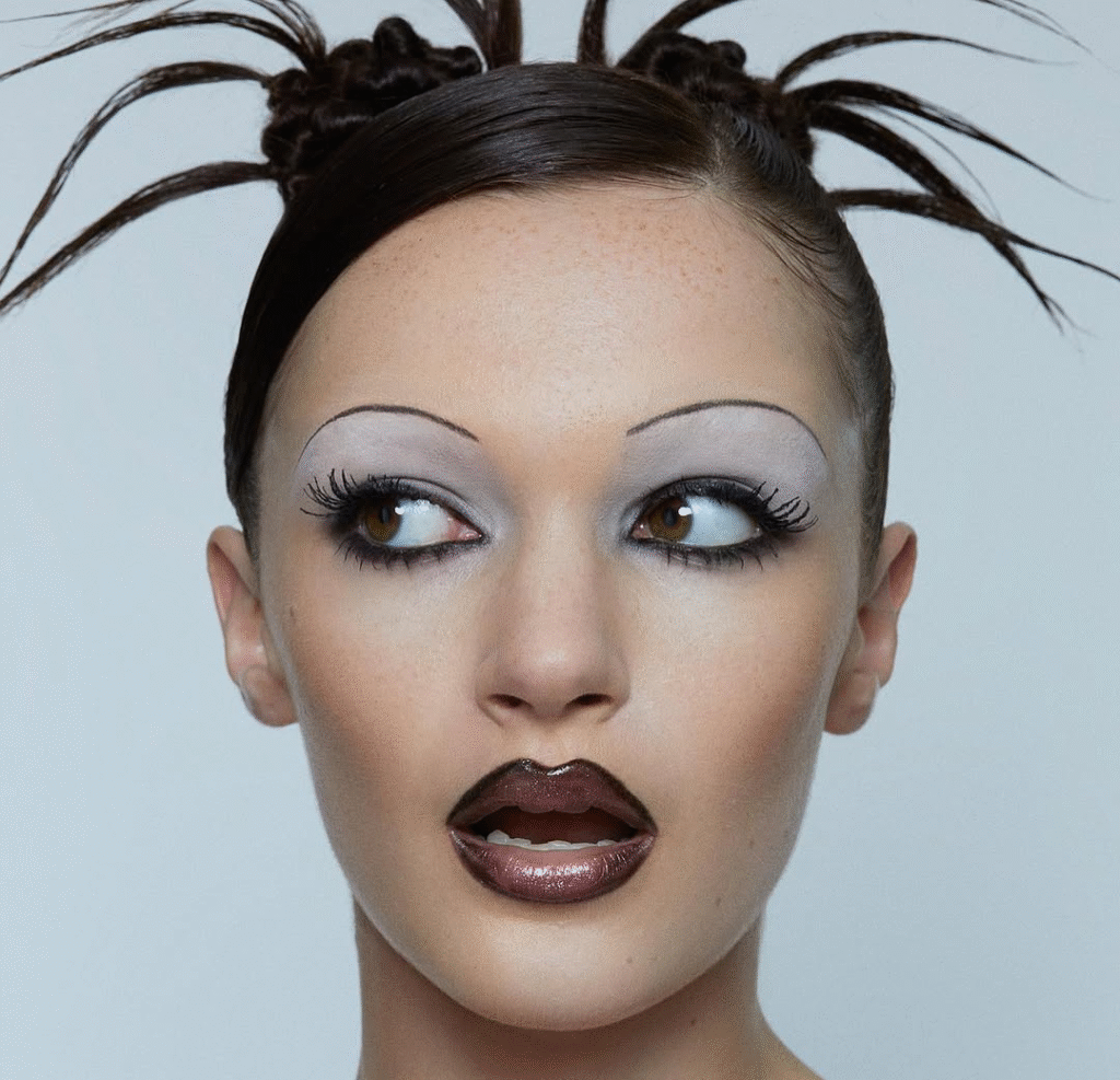 20 Y2K Makeup Looks That Totally Slay the 2000s Vibe - thegoodpinecone.com